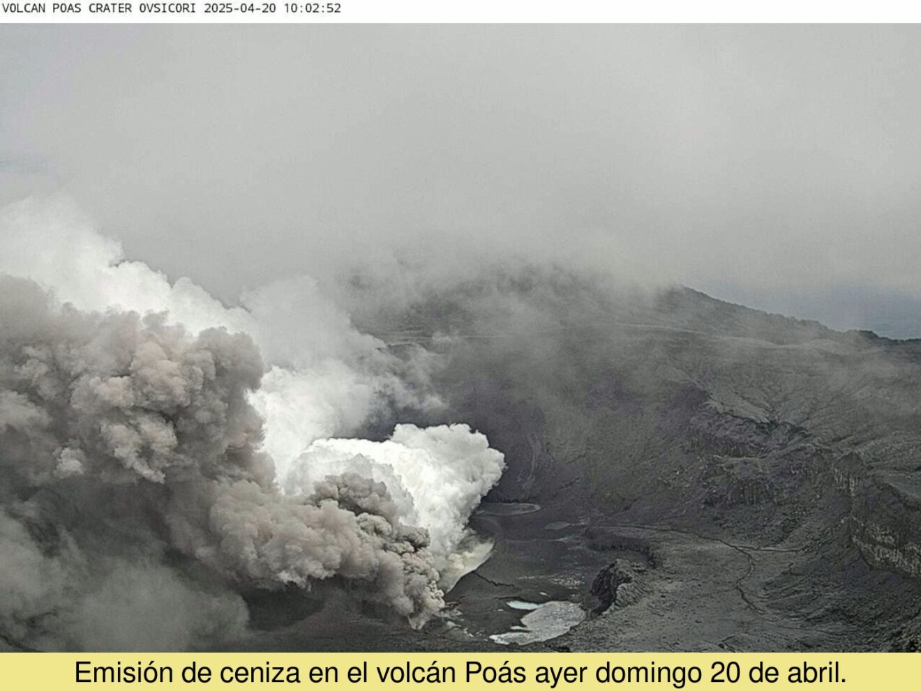 Éruption impressionnante du volcan Poás : une colonne de cendres ...